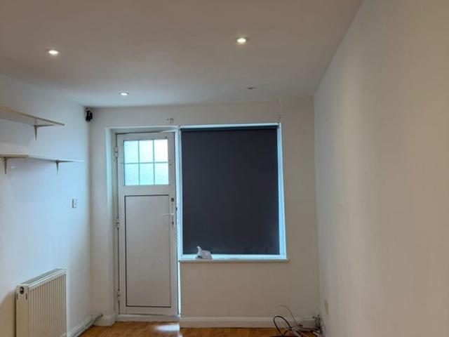 Apartment at Elmstead Avenue, Greater London