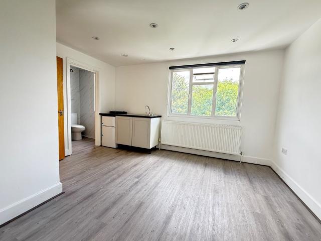 Apartment at Elmstead Avenue, Greater London
