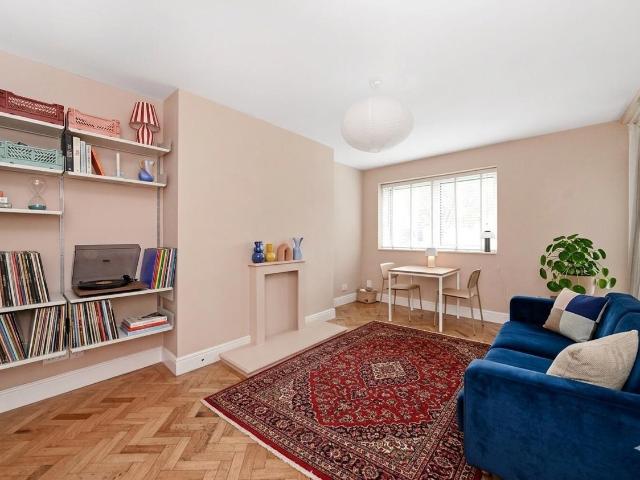 Apartment at Elmworth Grove, Greater London