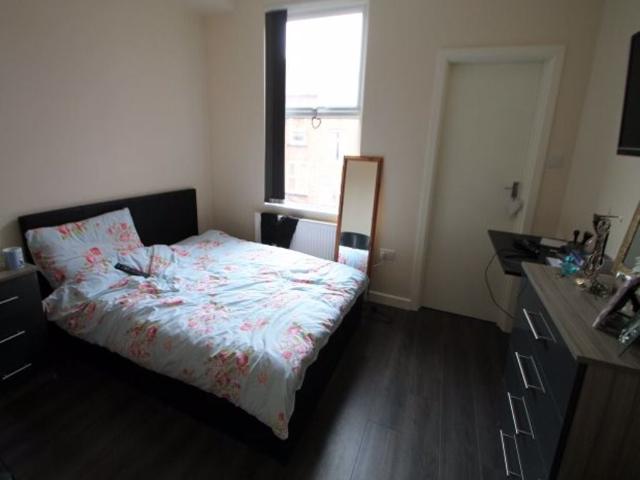Apartment at Estcourt Terrace, Leeds