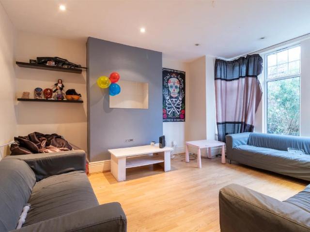 Apartment at Estcourt Terrace, Leeds