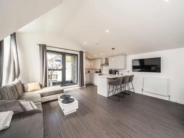Apartment at Estreham Road, Greater London