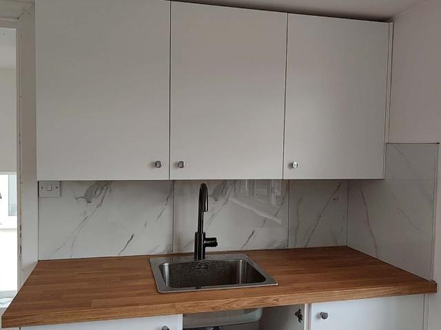 Apartment at Eskdale Avenue, Greater London