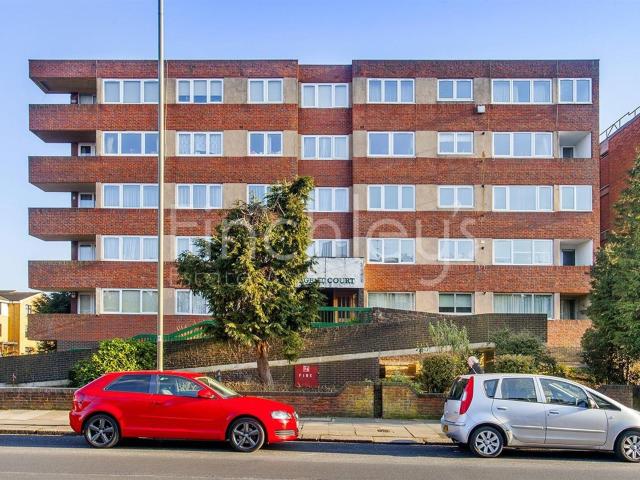 Apartment at Etchingham Park Road, Greater London