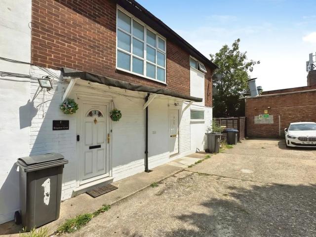 Apartment at Eton Avenue, Greater London