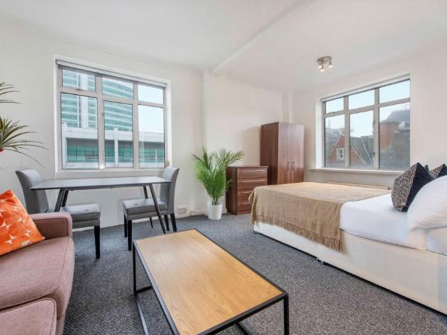 Apartment at Euston Underpass, Greater London