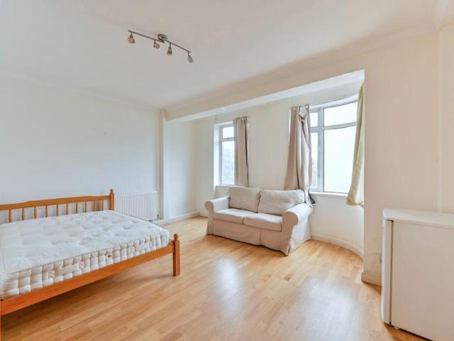 Apartment at Euston Underpass, Greater London