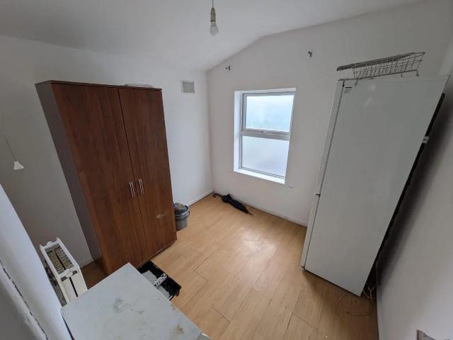 Apartment at Evelina Road, Greater London