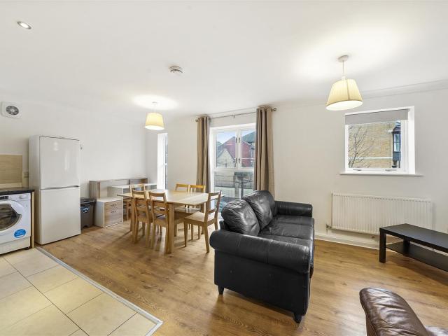 Apartment at Evelyn Road, Greater London