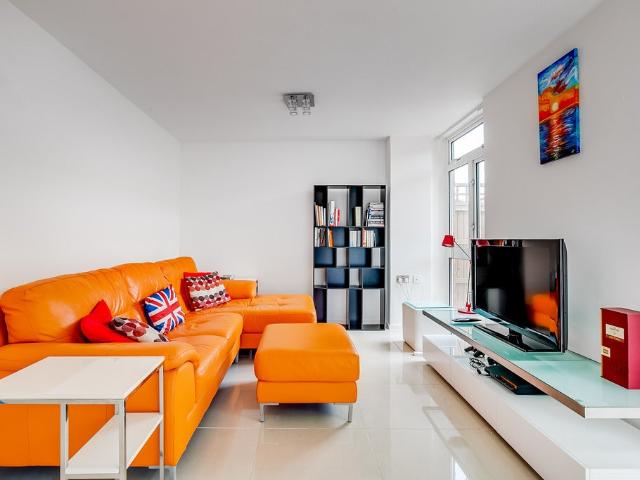 Apartment at Evesham Way, Greater London