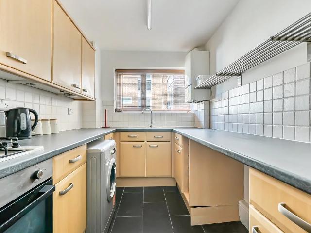 Apartment at Eversley Park Road, Greater London