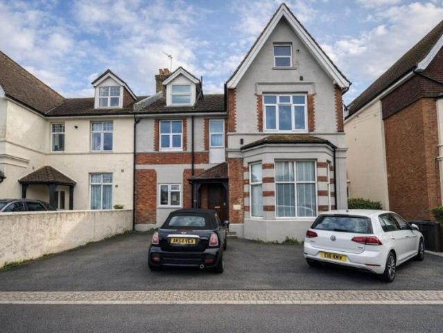 Apartment at Eversley Road, Rother