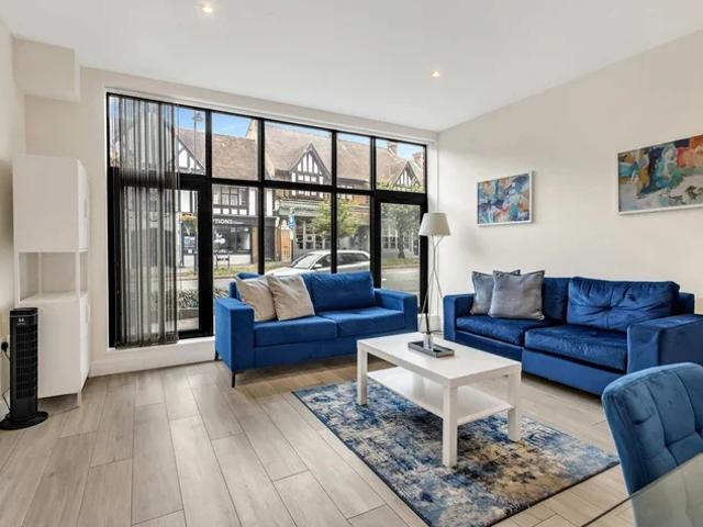 Apartment at Ewell Road, Greater London