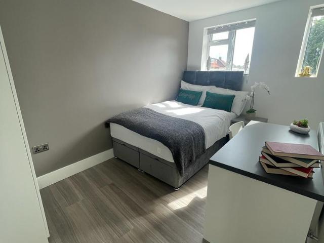 Apartment at Ewell Road, Greater London