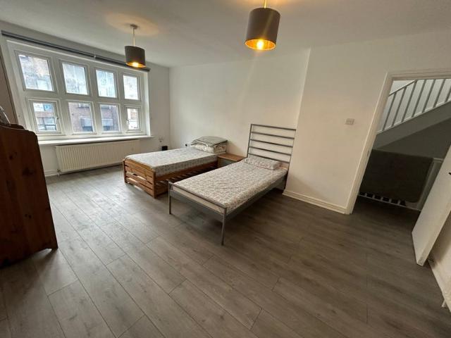 Apartment at Ewell Road, Greater London