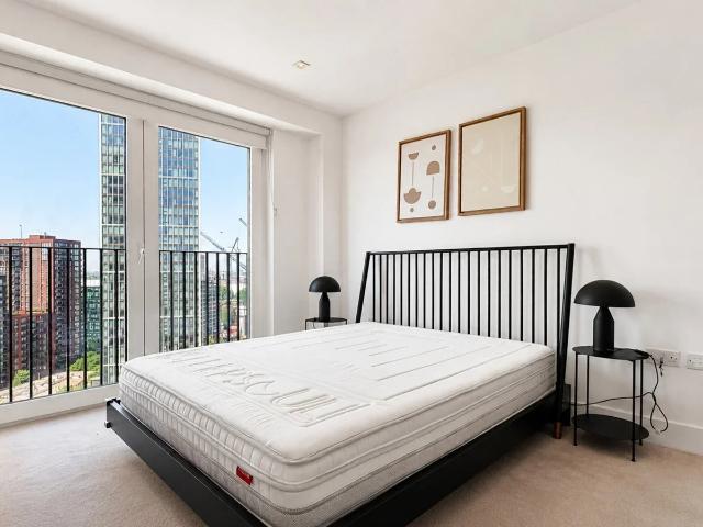 Apartment at Exchange Gardens, Greater London