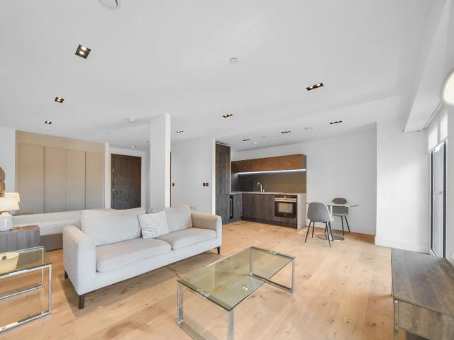 Apartment at Exchange Gardens, Greater London
