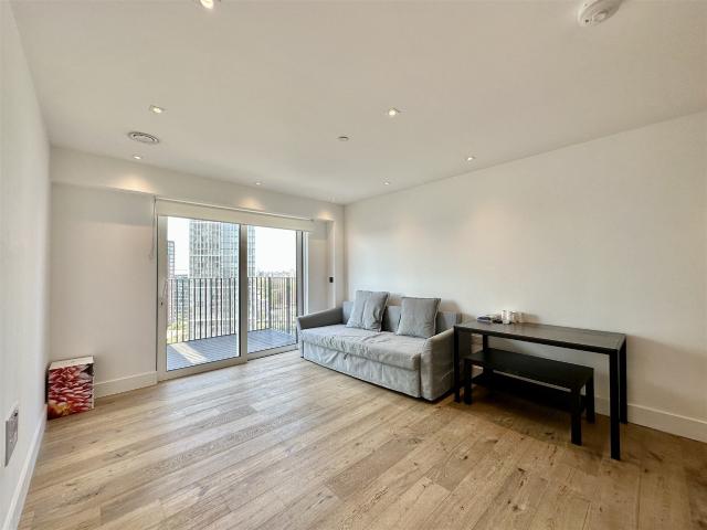 Apartment at Exchange Gardens, Greater London