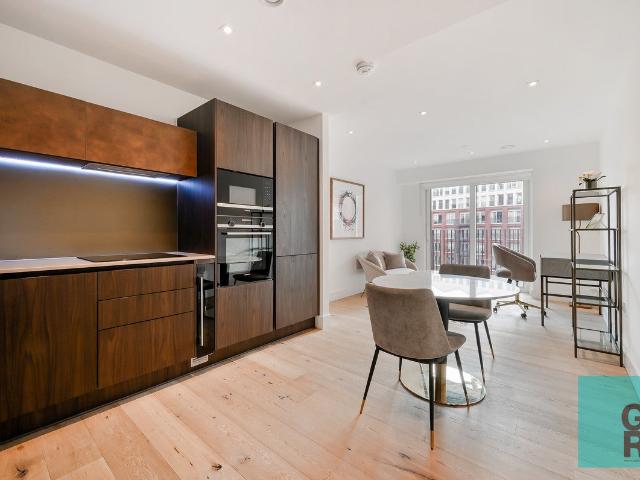 Apartment at Exchange Gardens, Greater London
