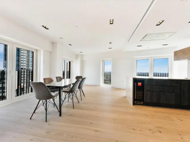 Apartment at Exchange Gardens, Greater London