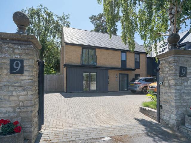 Apartment at Eynsham Road, Oxford