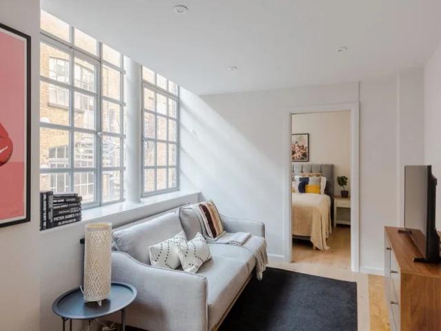 Apartment at Eyre Street Hill, Greater London