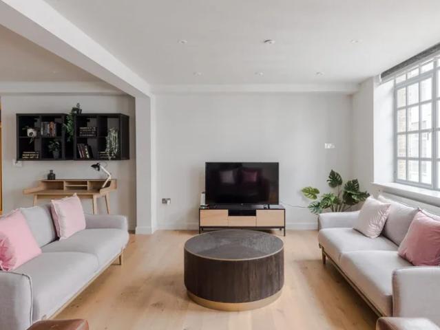 Apartment at Eyre Street Hill, Greater London