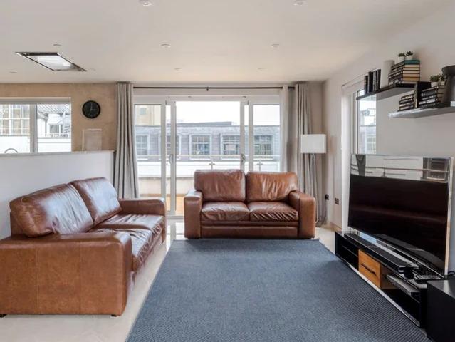 Apartment at Eyre Street Hill, Greater London