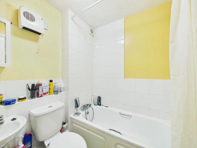 Apartment at Fotheringay Gardens, Slough