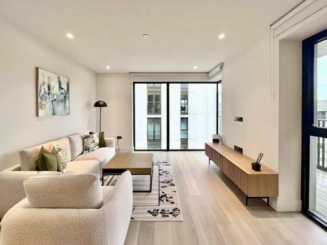 Apartment at Fountain Park Way, Greater London