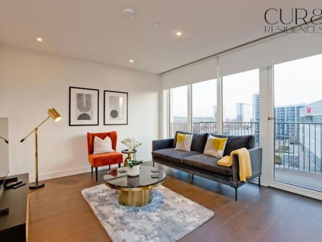 Apartment at Fountain Park Way, Greater London