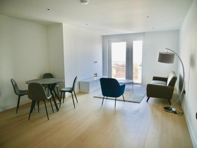 Apartment at Fountain Park Way, Greater London