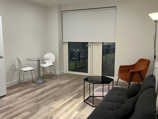 Apartment at Fountain Park Way, Greater London