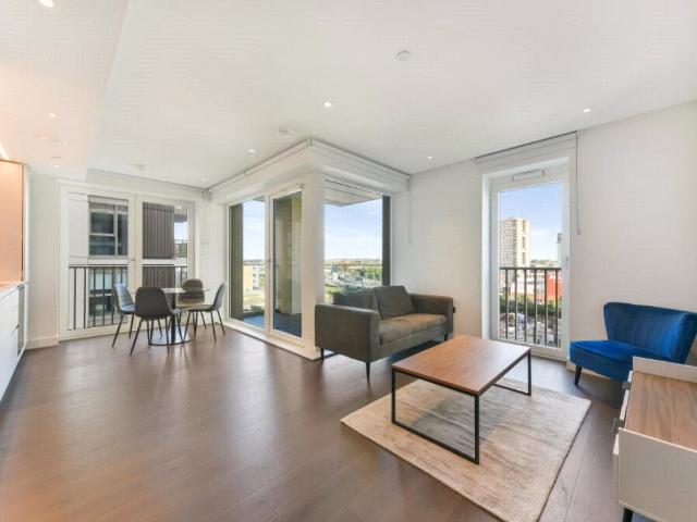Apartment at Fountain Park Way, Greater London