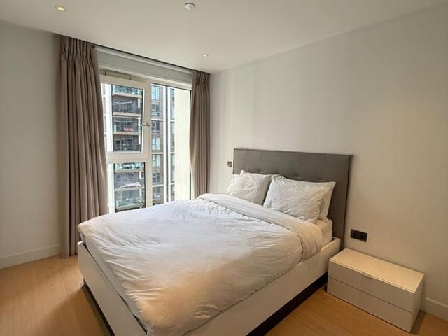 Apartment at Fountain Park Way, Greater London