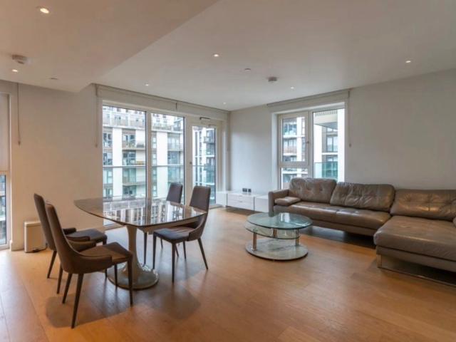 Apartment at Fountain Park Way, Greater London