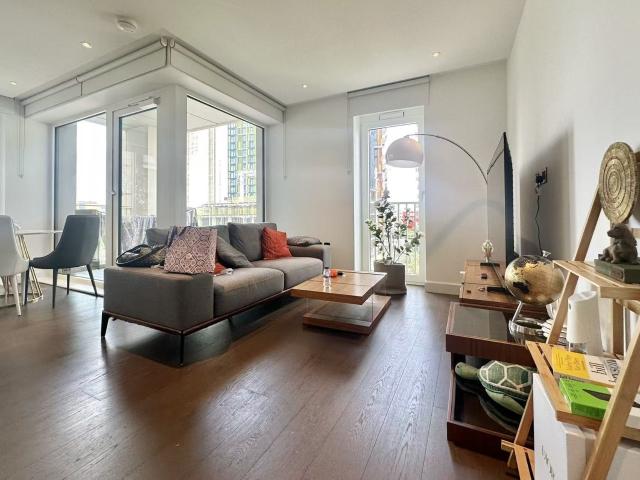 Apartment at Fountain Park Way, Greater London