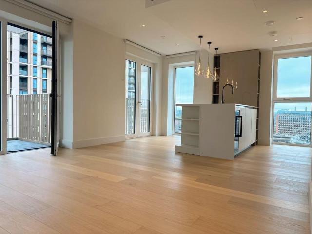 Apartment at Fountain Park Way, Greater London