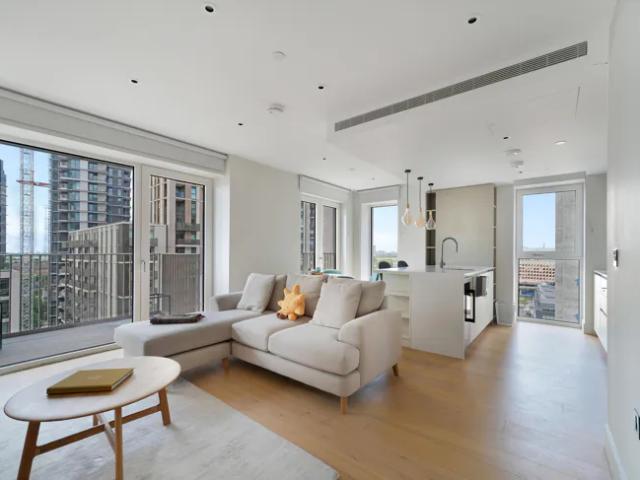 Apartment at Fountain Park Way, Greater London
