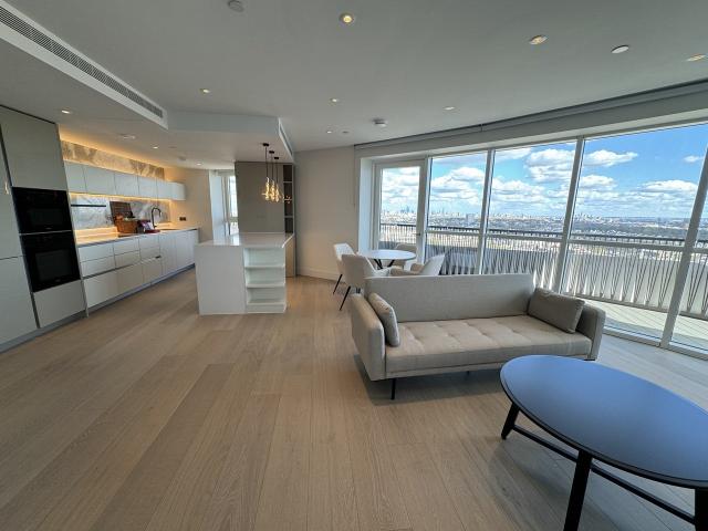 Apartment at Fountain Park Way, Greater London