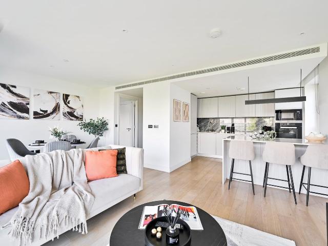 Apartment at Fountain Park Way, Greater London