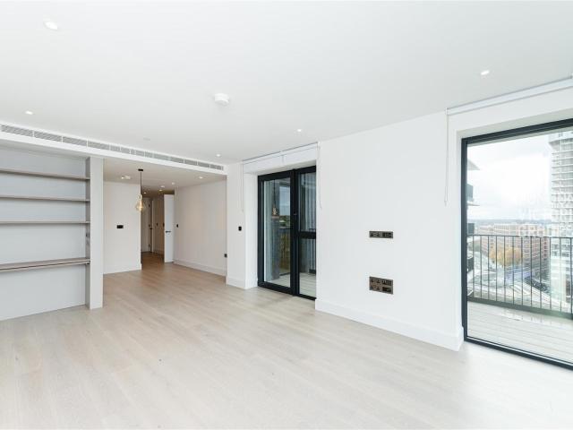Apartment at Fountain Park Way, Greater London