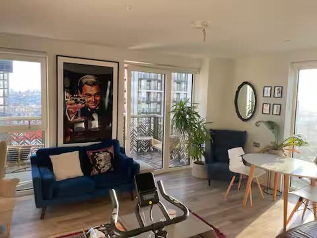 Apartment at Fountain Park Way, Greater London