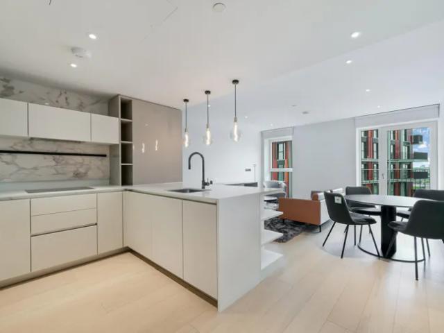 Apartment at Fountain Park Way, Greater London