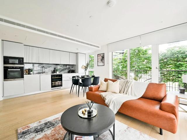 Apartment at Fountain Park Way, Greater London