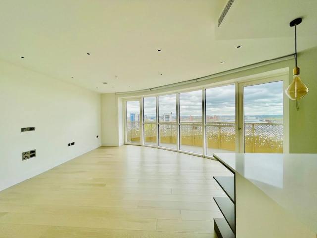 Apartment at Fountain Park Way, Greater London