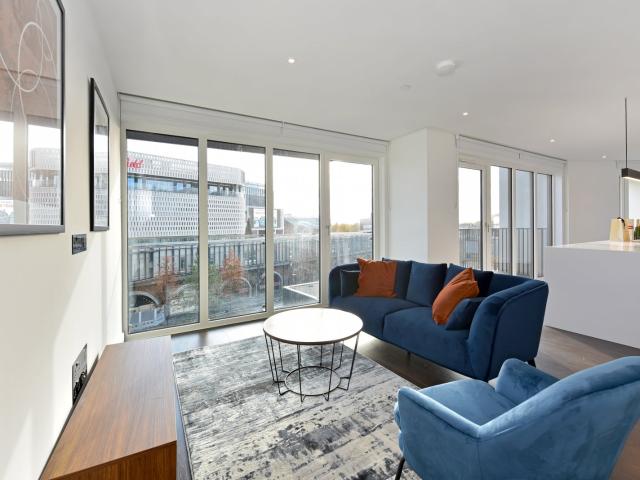 Apartment at Fountain Park Way, Greater London
