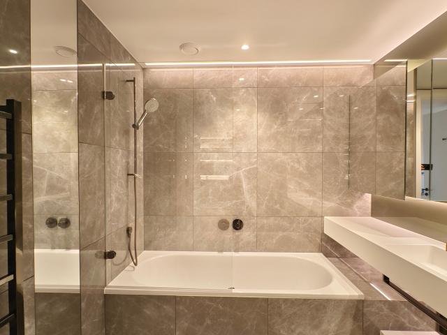 Apartment at Fountain Park Way, Greater London
