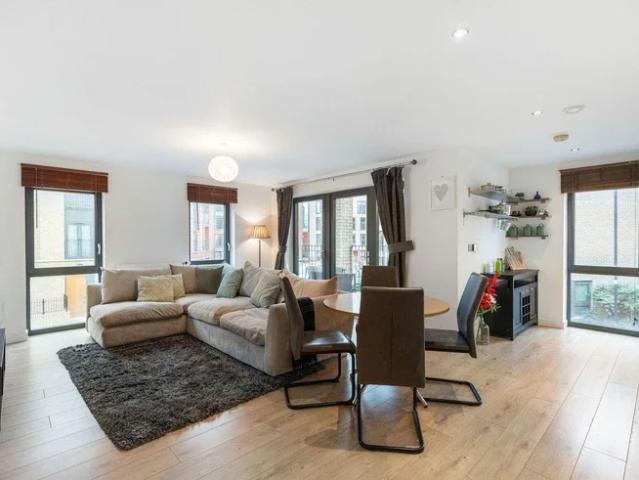 Apartment at Fountain Place, Greater London