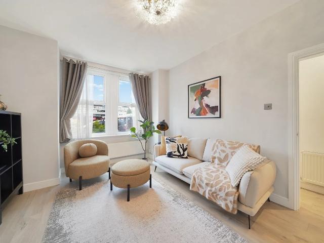 Apartment at Fountain Road, Greater London
